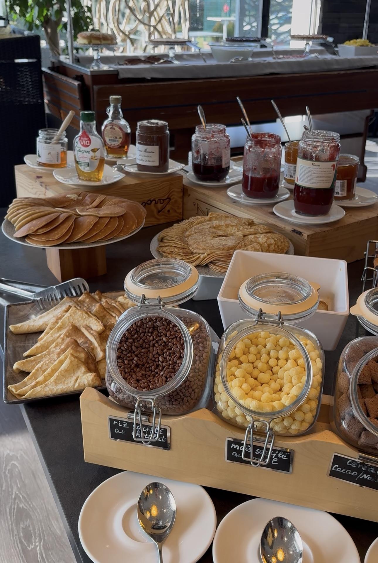 Petit-déjeuner et balnéo | Coffret cadeau en région Auvergne-Rhône ...